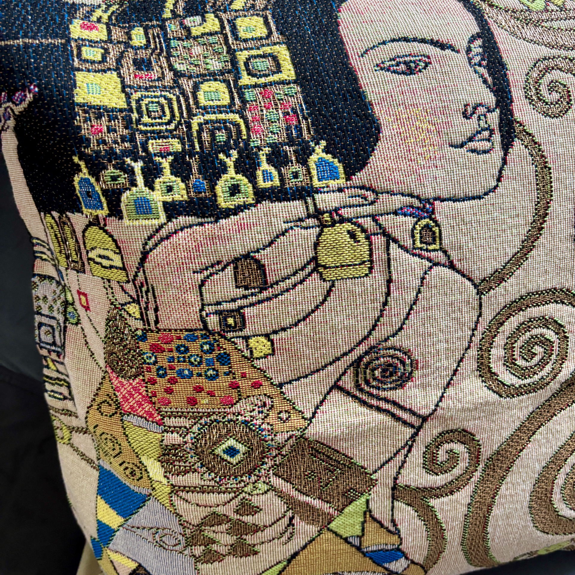 Vevd putetrekk: Frida Kahloo med gull-detaljer :: edithsdittdatt.no